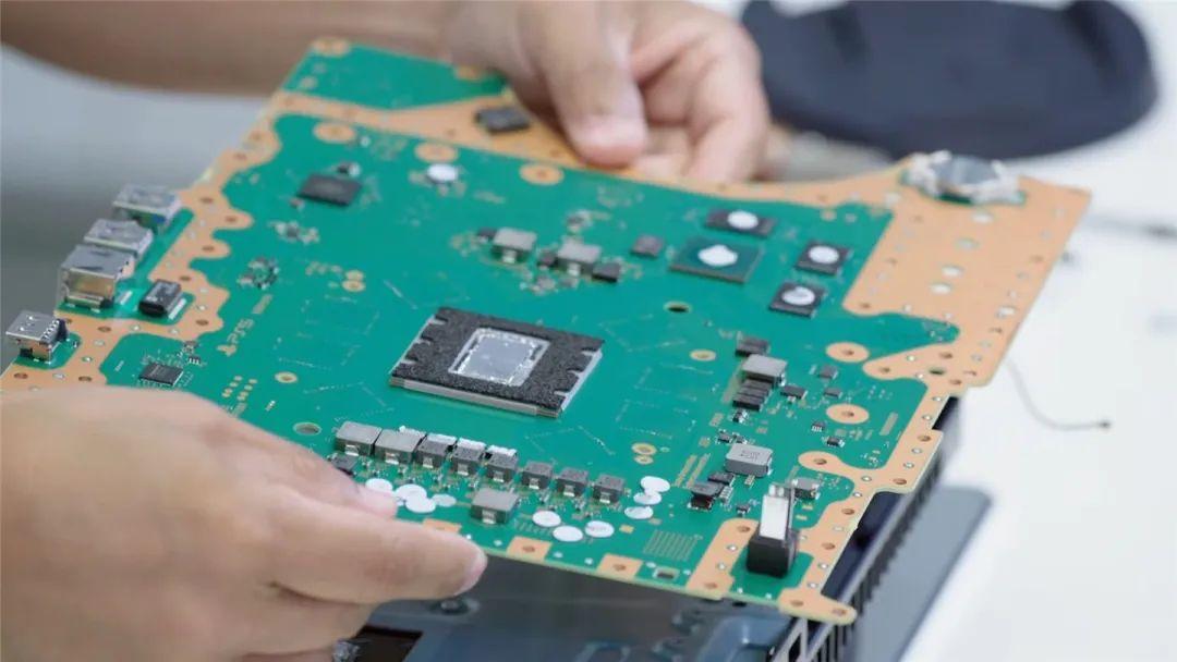 索尼官方拆解 PS5：SoC 采用液金导热，风扇 45mm 厚