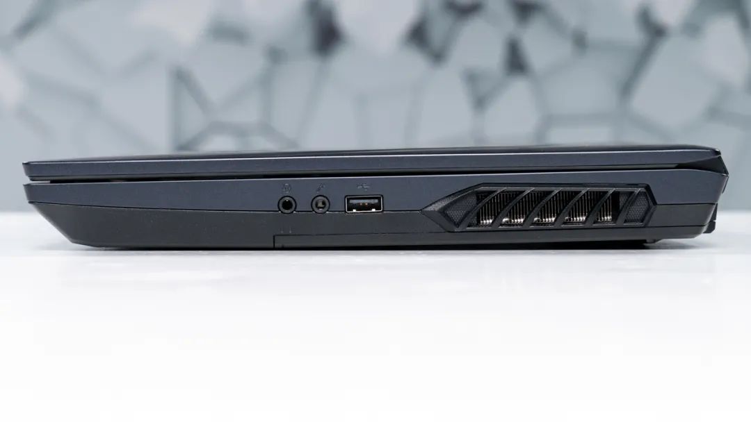 神舟ZX9-DA5 DP评测一款搭载“桌面版大小核”处理器的游戏本